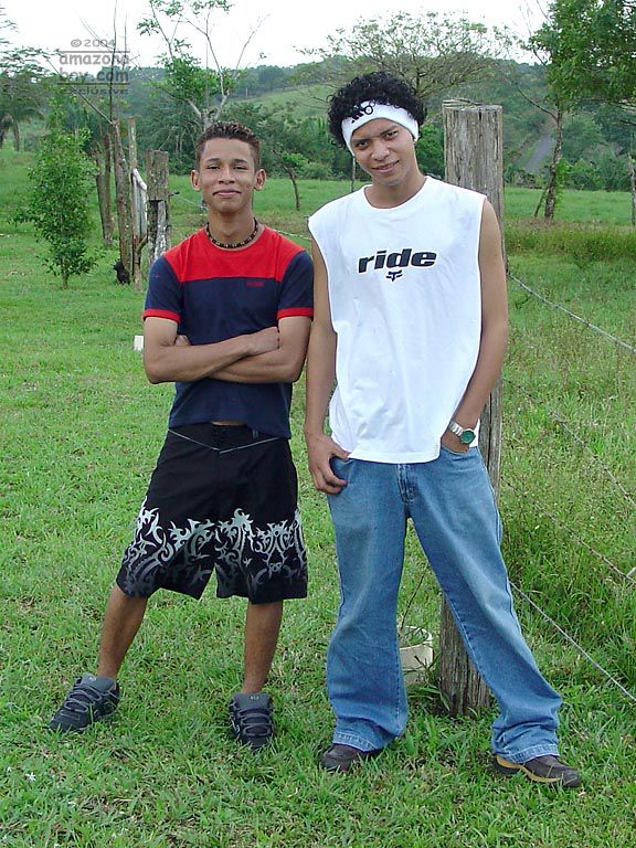 Amazona boys
