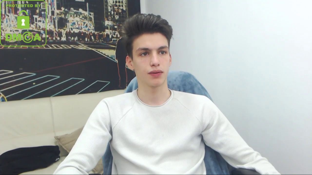 Skinny Twink Shows Off On Cam
