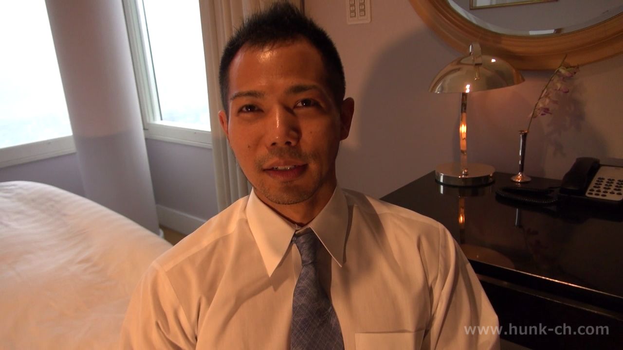 [ゲイ] [HUNK-CH COM] OS-01802!胸筋兄貴を初公開